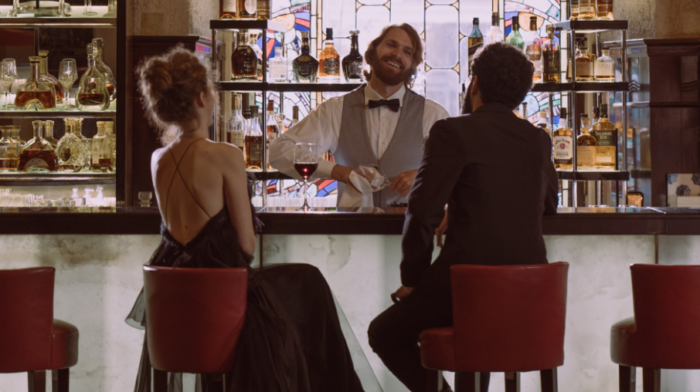 Bartender interaction: How does small talk work?