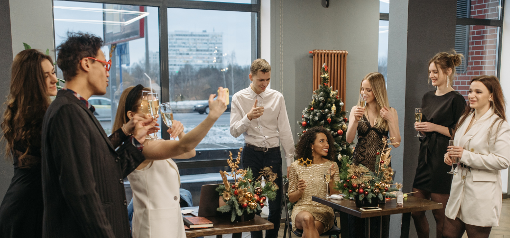 Christmas bartending: How to create the perfect office party?